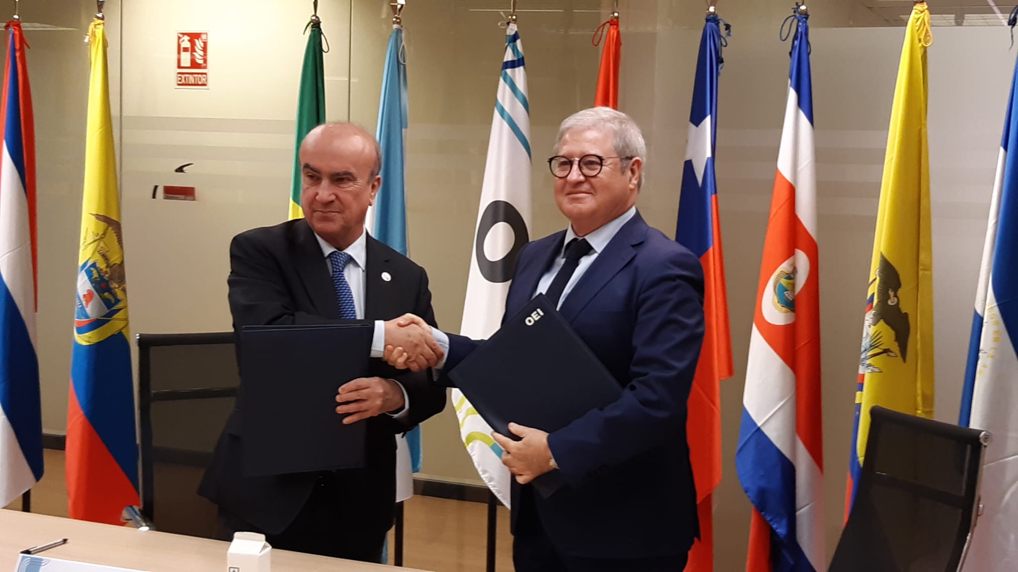 20221201 La Fundación Yuste y la OEI firman un memorándum de colaboración en el ámbito de la ...